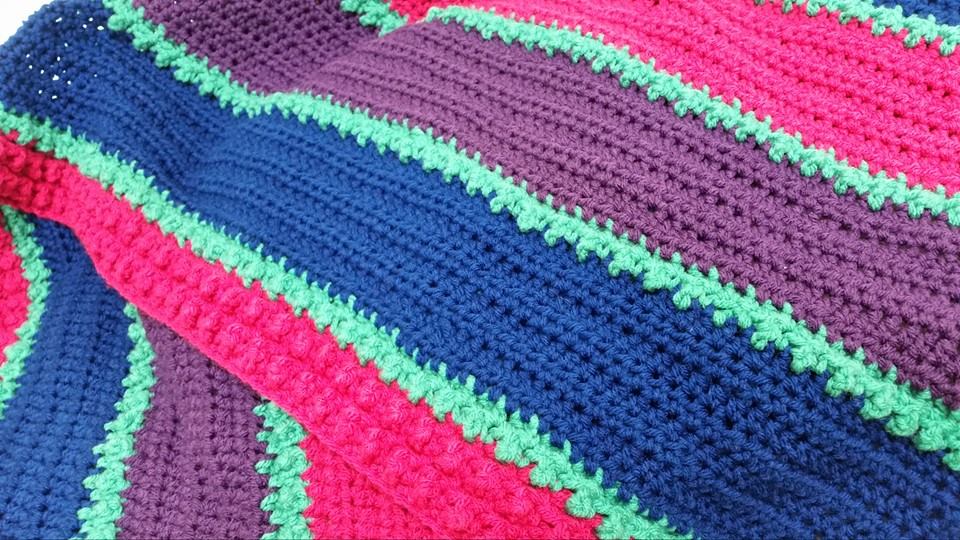 Free Pattern: Marni's Blanket Lapghan - Snappy Tots